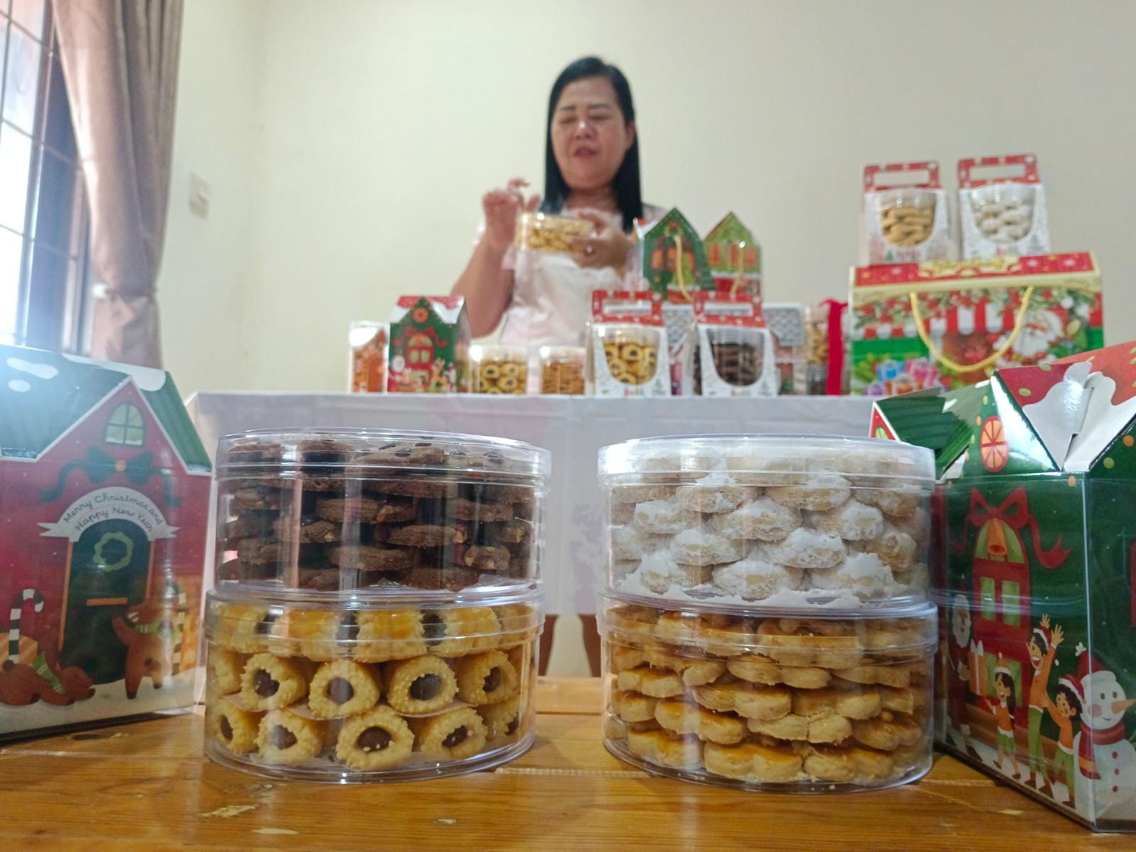 FOTO : Dhea Cake Ramai Pesanan Bingkisan Kue Natal 2024